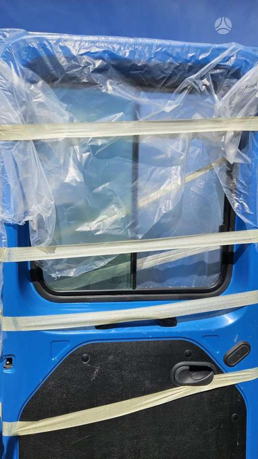 Blue Renault Master 2015 in Marijampole, with an engine capacity of 2.30 L and mileage of 309 thousand km for 7900 €, photo 8 on AUTOMOTO.COM.LV