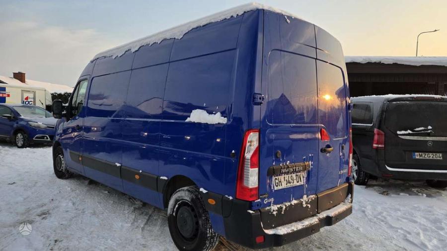 Blue Renault Master 2022 in Taurage, with an engine capacity of 2.30 L and mileage of 160 thousand km for 13200 €, photo 6 on AUTOMOTO.COM.LV