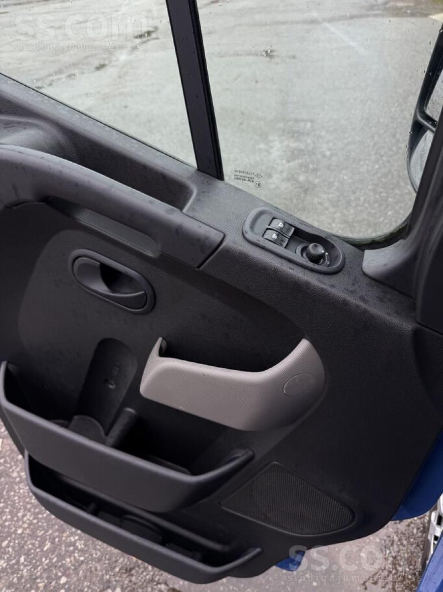Blue Renault Master 2011 in Valka, with an engine capacity of 2.30 L and mileage of 167 thousand km for 7999 €, photo 29 on AUTOMOTO.COM.LV