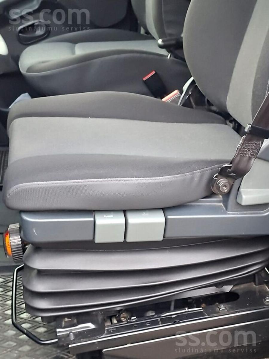 Blue Renault Master 2020 in Balvi, with an engine capacity of 2.30 L and mileage of 340 thousand km for 16200 €, photo 9 on AUTOMOTO.COM.LV