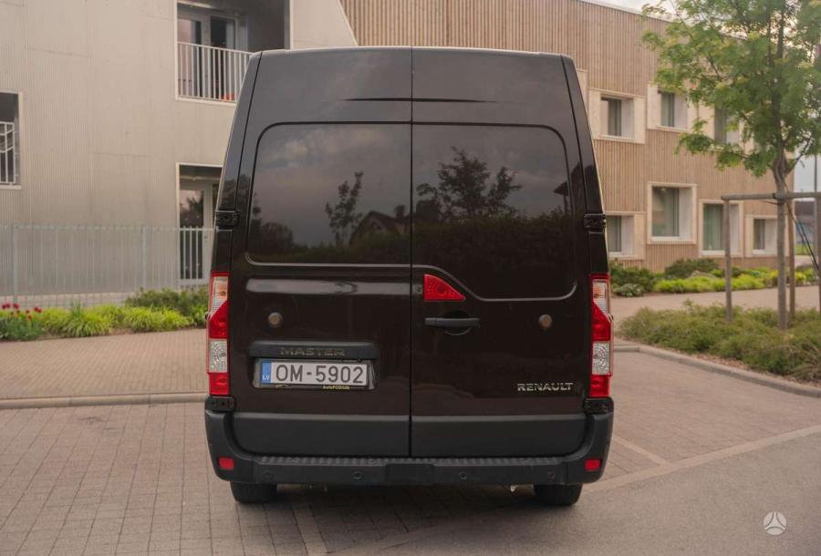 Brown Renault Master 2020 in Riga, with an engine capacity of 2.30 L and mileage of 244 thousand km for 13990 €, photo 7 on AUTOMOTO.COM.LV