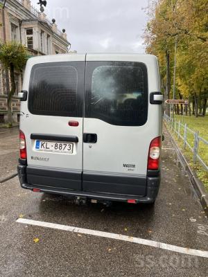 Green Renault Master 2004 in Daugavpils, with an engine capacity of 2.20 L and mileage of 312 thousand km for 5200 €, photo 4 on AUTOMOTO.COM.LV