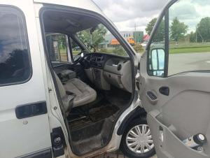 Grey Renault Master 2006 in Taurage, with an engine capacity of 2.46 L and mileage of 522 thousand km for 2100 €, photo 10 on AUTOMOTO.COM.LV