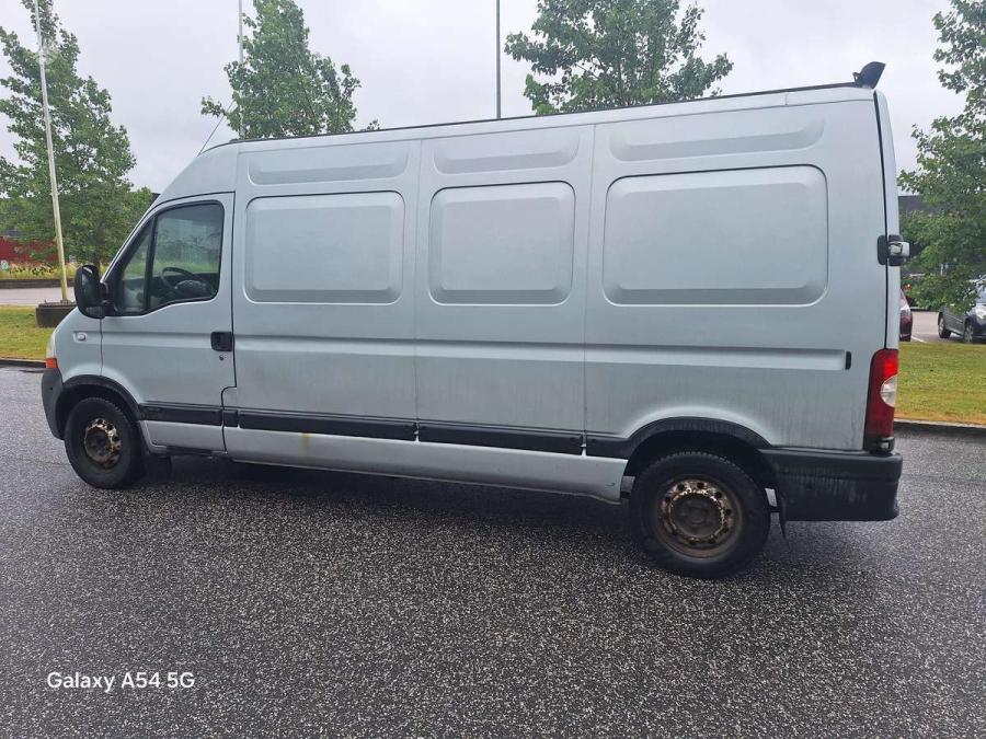 Grey Renault Master 2007 in Taurage, with an engine capacity of 2.50 L and mileage of 328 thousand km for 3300 €, photo 6 on AUTOMOTO.COM.LV