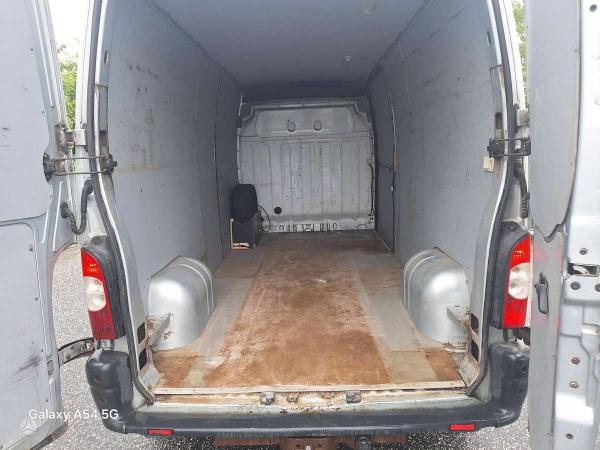 Grey Renault Master 2007 in Taurage, with an engine capacity of 2.50 L and mileage of 328 thousand km for 3300 €, photo 8 on AUTOMOTO.COM.LV