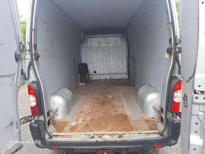 Grey Renault Master 2007 in Taurage, with an engine capacity of 2.50 L and mileage of 328 thousand km for 3300 €, photo 9 on AUTOMOTO.COM.LV