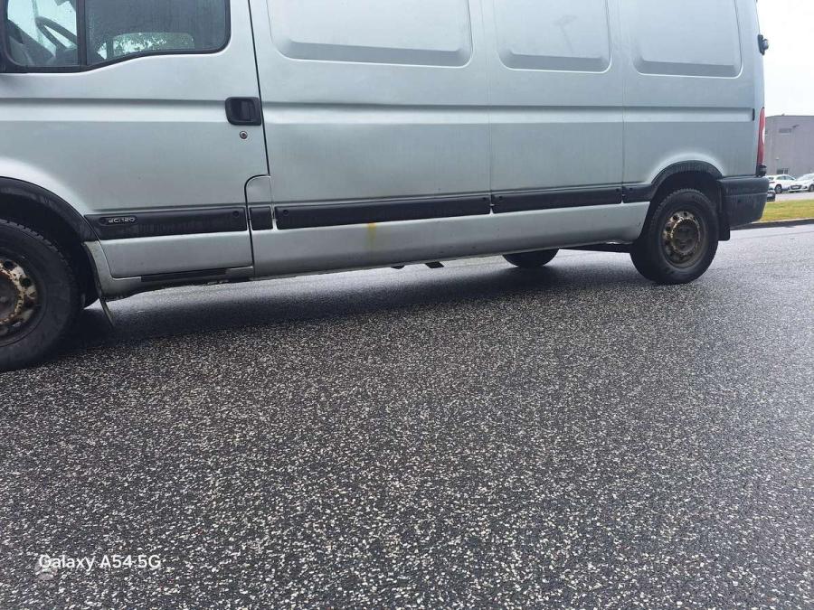 Grey Renault Master 2007 in Taurage, with an engine capacity of 2.50 L and mileage of 328 thousand km for 3300 €, photo 10 on AUTOMOTO.COM.LV