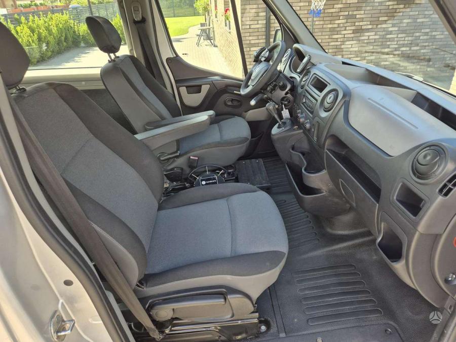 Grey Renault Master 2015 in Klaipeda, with an engine capacity of 2.30 L and mileage of 207 thousand km for 8900 €, photo 3 on AUTOMOTO.COM.LV