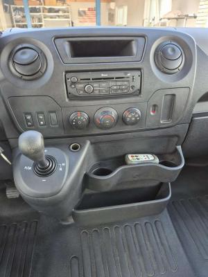 Grey Renault Master 2015 in Klaipeda, with an engine capacity of 2.30 L and mileage of 207 thousand km for 8900 €, photo 5 on AUTOMOTO.COM.LV