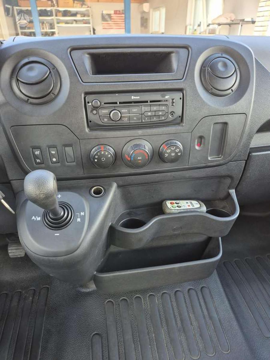 Grey Renault Master 2015 in Klaipeda, with an engine capacity of 2.30 L and mileage of 207 thousand km for 8900 €, photo 5 on AUTOMOTO.COM.LV