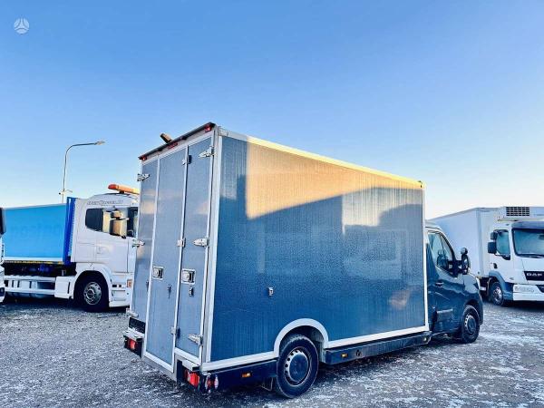 Grey Renault Master 2021 in Vilnius, with an engine capacity of 2.30 L and mileage of 203 thousand km for 12900 €, photo 4 on AUTOMOTO.COM.LV