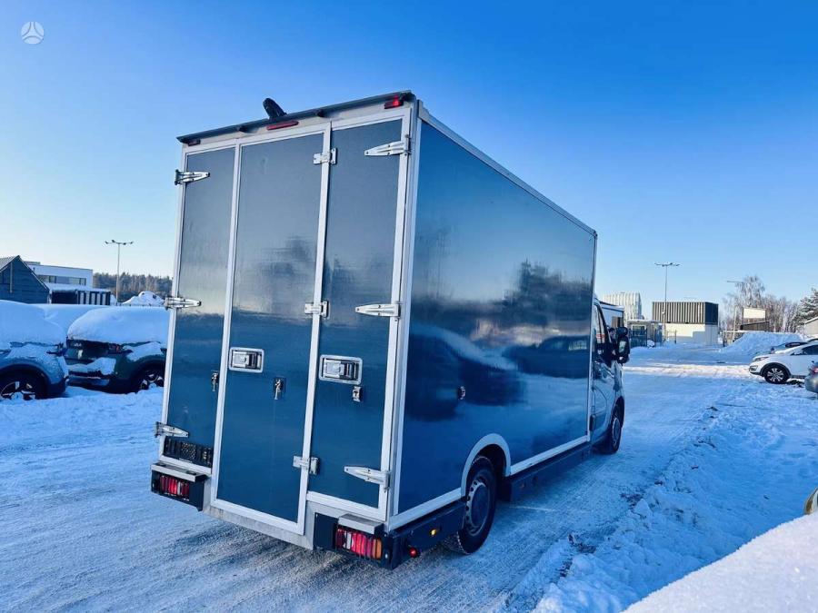 Grey Renault Master 2022 in Vilnius, with an engine capacity of 2.30 L and mileage of 188 thousand km for 15900 €, photo 4 on AUTOMOTO.COM.LV