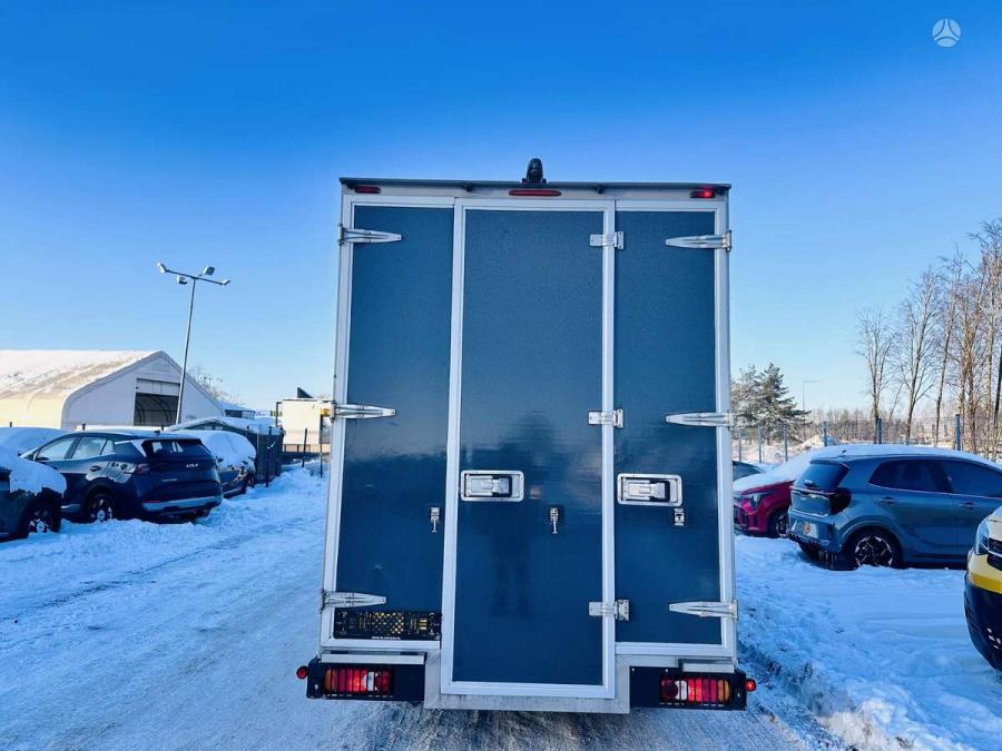 Grey Renault Master 2022 in Vilnius, with an engine capacity of 2.30 L and mileage of 188 thousand km for 15900 €, photo 5 on AUTOMOTO.COM.LV
