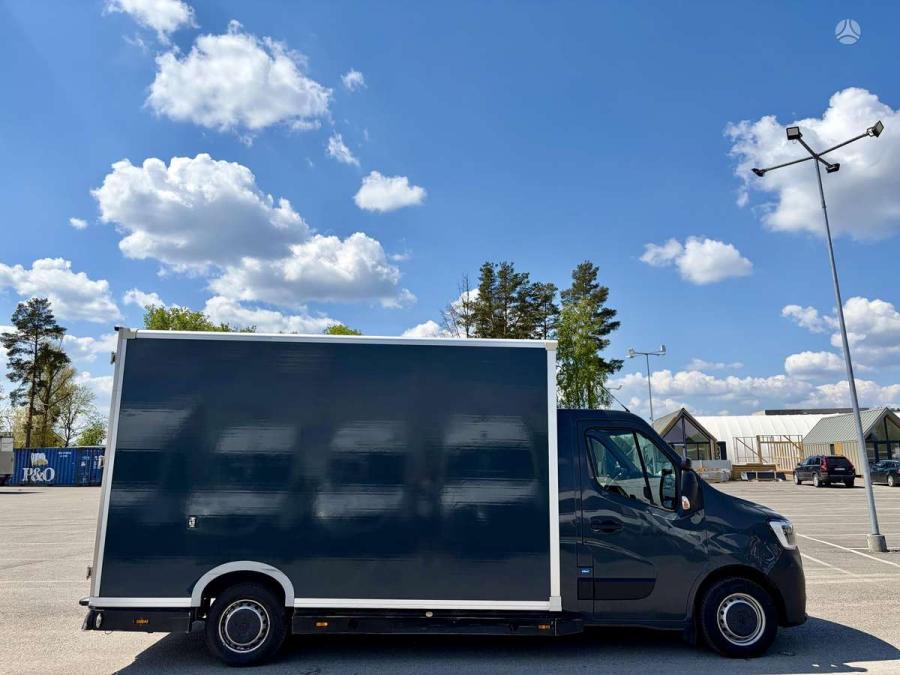Grey Renault Master 2022 in Vilnius, with an engine capacity of 2.30 L and mileage of 202 thousand km for 13900 €, photo 5 on AUTOMOTO.COM.LV
