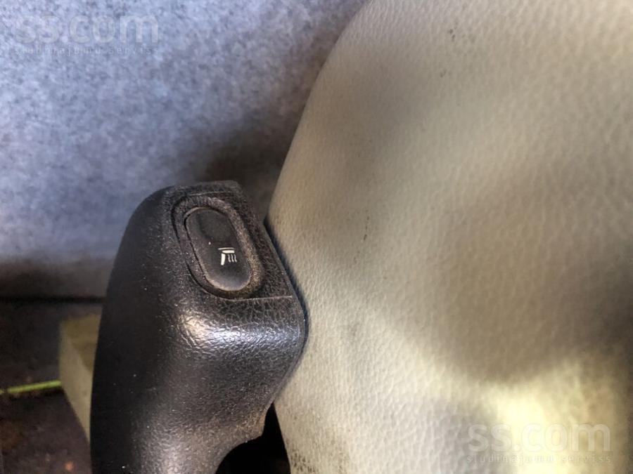 Grey Renault Master 2004 in Riga, with an engine capacity of 2.50 L and mileage of 0 thousand km for 2800 €, photo 9 on AUTOMOTO.COM.LV