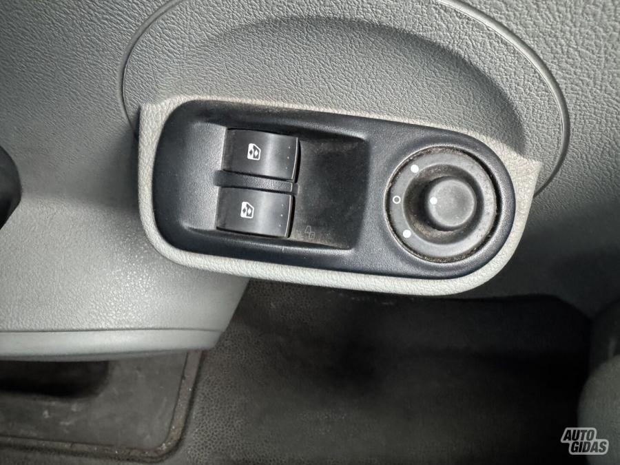 Grey Renault Master 2007 in Klaipeda, with an engine capacity of 2.50 L and mileage of 381 thousand km for 4200 €, photo 17 on AUTOMOTO.COM.LV