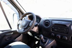 Grey Renault Master 2014 in Tallinn, with an engine capacity of 2.30 L and mileage of 335 thousand km for 4499 €, photo 6 on AUTOMOTO.COM.LV