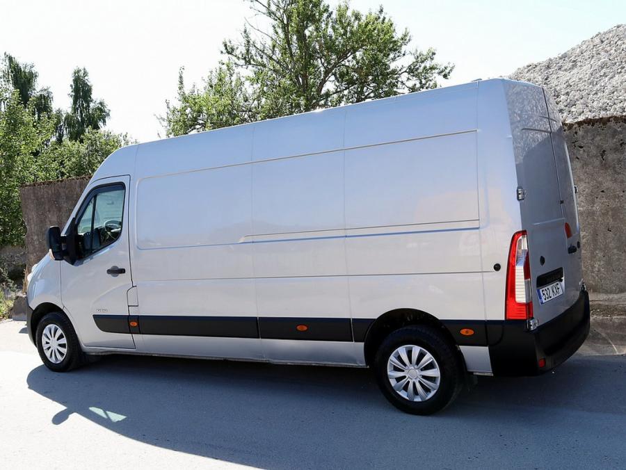 Grey Renault Master 2014 in Tallinn, with an engine capacity of 2.30 L and mileage of 335 thousand km for 4499 €, photo 13 on AUTOMOTO.COM.LV
