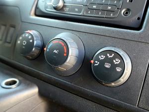 Grey Renault Master 2014 in Tallinn, with an engine capacity of 2.30 L and mileage of 335 thousand km for 4499 €, photo 17 on AUTOMOTO.COM.LV