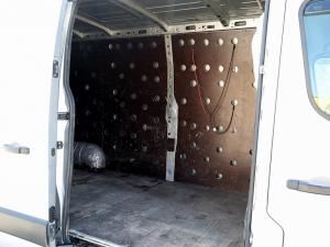 Grey Renault Master 2014 in Tallinn, with an engine capacity of 2.30 L and mileage of 335 thousand km for 4499 €, photo 18 on AUTOMOTO.COM.LV