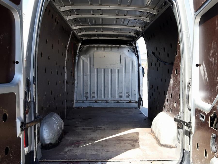 Grey Renault Master 2014 in Tallinn, with an engine capacity of 2.30 L and mileage of 335 thousand km for 4499 €, photo 19 on AUTOMOTO.COM.LV