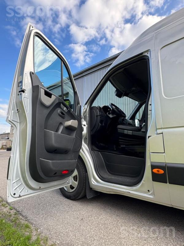Grey Renault Master 2015 in Riga, with an engine capacity of 2.30 L and mileage of 380 thousand km for 10500 €, photo 3 on AUTOMOTO.COM.LV