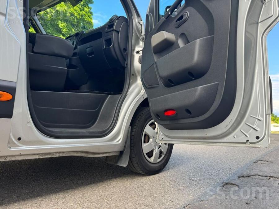 Grey Renault Master 2015 in Riga, with an engine capacity of 2.30 L and mileage of 380 thousand km for 10500 €, photo 5 on AUTOMOTO.COM.LV