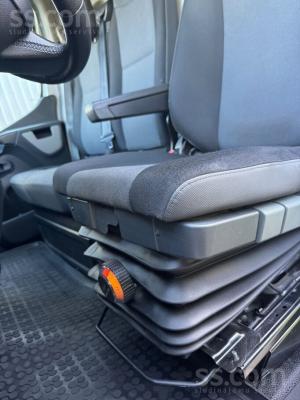 Grey Renault Master 2015 in Riga, with an engine capacity of 2.30 L and mileage of 380 thousand km for 10500 €, photo 14 on AUTOMOTO.COM.LV