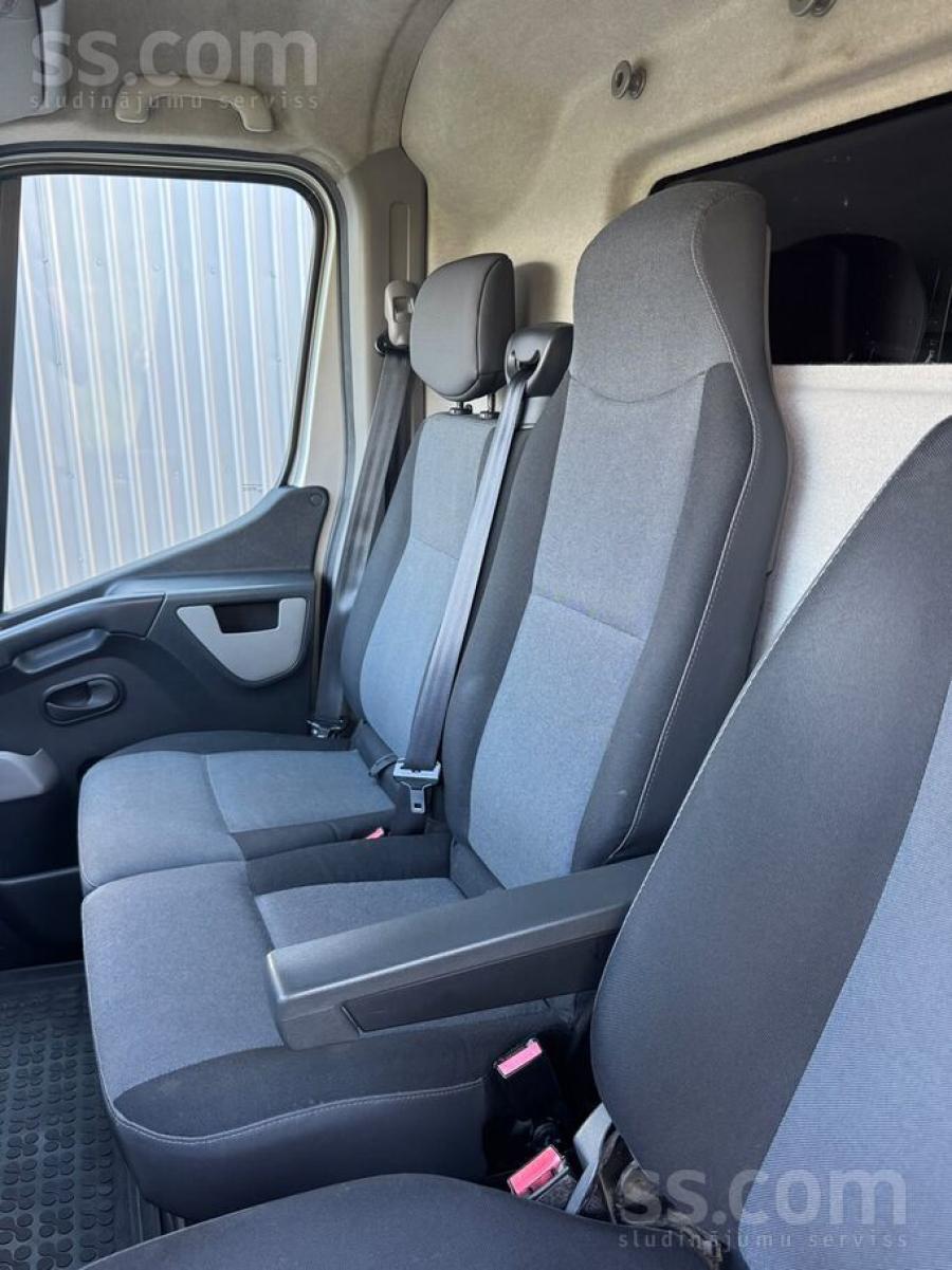 Grey Renault Master 2015 in Riga, with an engine capacity of 2.30 L and mileage of 380 thousand km for 10500 €, photo 15 on AUTOMOTO.COM.LV