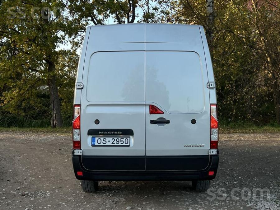 Grey Renault Master 2015 in Riga, with an engine capacity of 2.30 L and mileage of 221 thousand km for 12750 €, photo 9 on AUTOMOTO.COM.LV