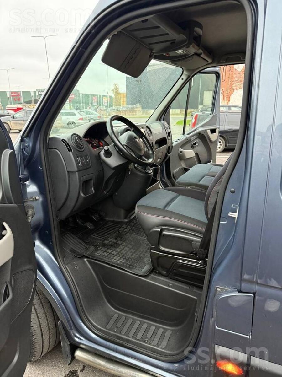 Grey Renault Master 2017 in Valka, with an engine capacity of 2.30 L and mileage of 240 thousand km for 12999 €, photo 15 on AUTOMOTO.COM.LV