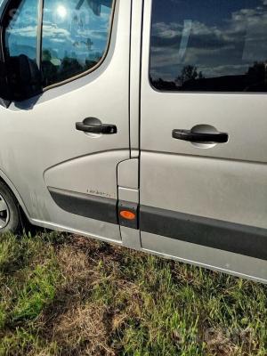 Pelēks Renault Master 2017 Daugavpils, ar dzinēja tilpumu 2.30 L un nobraukumu 147 tūkst. km par 12555 €, foto 4 vietnē AUTOMOTO.COM.LV
