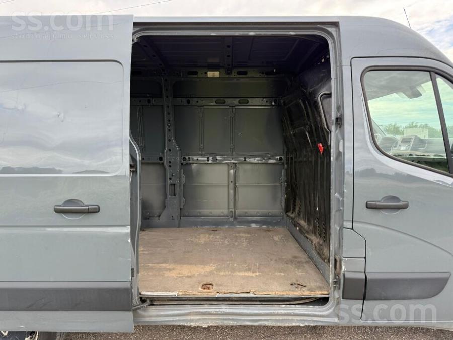 Grey Renault Master 2020 in Riga, with an engine capacity of 2.30 L and mileage of 124 thousand km for 4990 €, photo 8 on AUTOMOTO.COM.LV