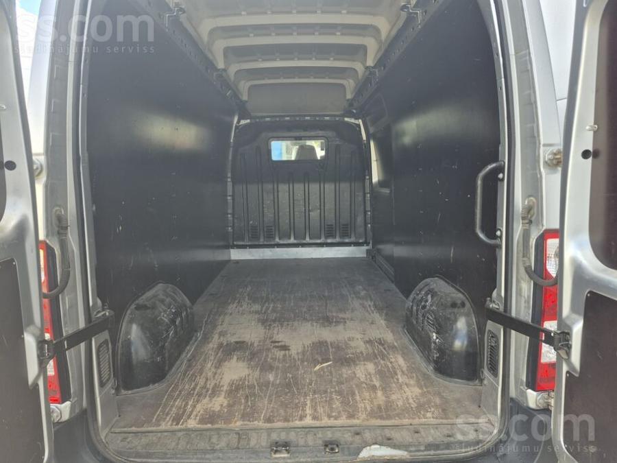 Grey Renault Master 2021 in Riga, with an engine capacity of 2.30 L and mileage of 270 thousand km for 15900 €, photo 7 on AUTOMOTO.COM.LV