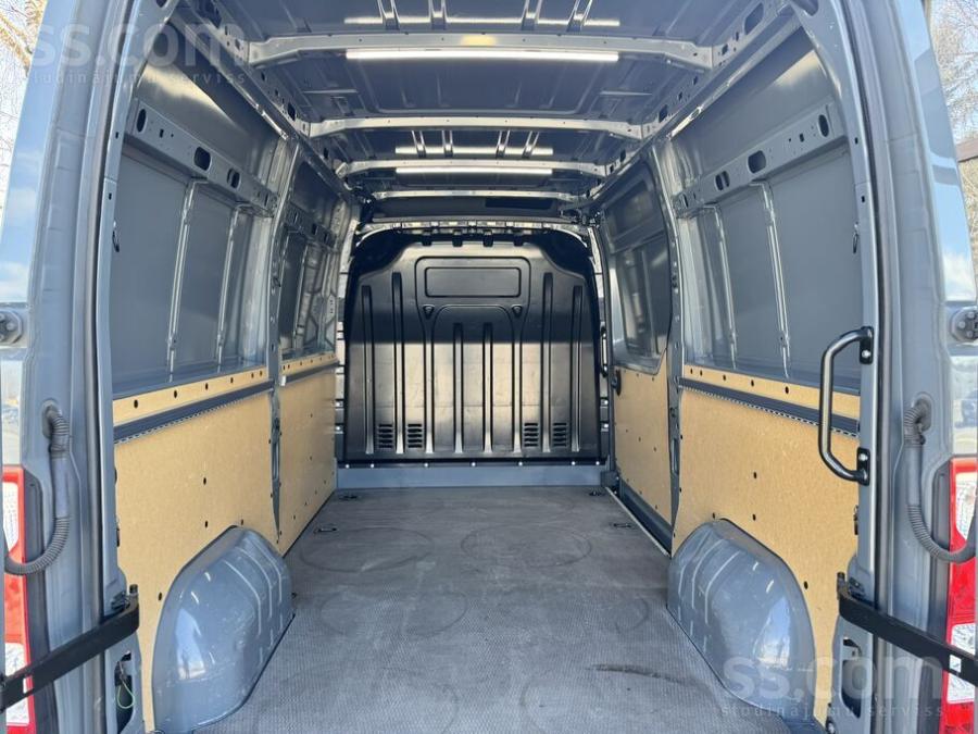 Grey Renault Master 2023 in Tukums, with an engine capacity of 2.30 L and mileage of 166 thousand km for 17500 €, photo 6 on AUTOMOTO.COM.LV