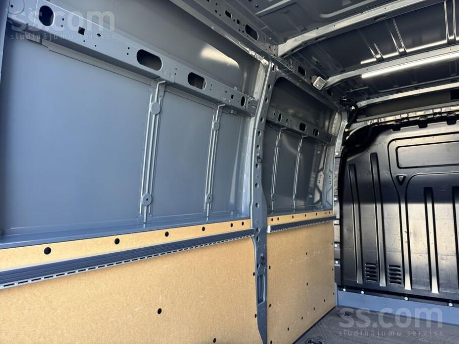 Grey Renault Master 2023 in Tukums, with an engine capacity of 2.30 L and mileage of 166 thousand km for 17500 €, photo 7 on AUTOMOTO.COM.LV