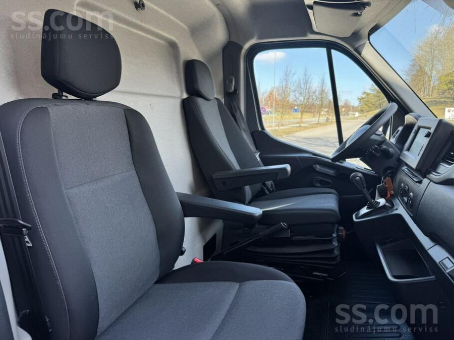 Grey Renault Master 2023 in Tukums, with an engine capacity of 2.30 L and mileage of 166 thousand km for 17500 €, photo 8 on AUTOMOTO.COM.LV