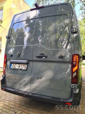 Grey Renault Master 2025 in Riga, with an engine capacity of 2.00 L and mileage of 8 thousand km for 31000 €, photo 5 on AUTOMOTO.COM.LV