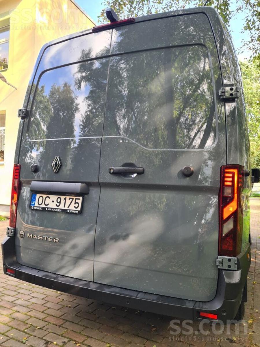 Grey Renault Master 2025 in Riga, with an engine capacity of 2.00 L and mileage of 8 thousand km for 31000 €, photo 5 on AUTOMOTO.COM.LV