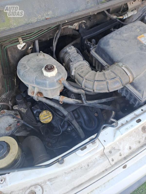 Renault Master 2000 Kauņa, ar dzinēja tilpumu 2.20 L un nobraukumu 300 tūkst. km par 650 €, foto 5 vietnē AUTOMOTO.COM.LV