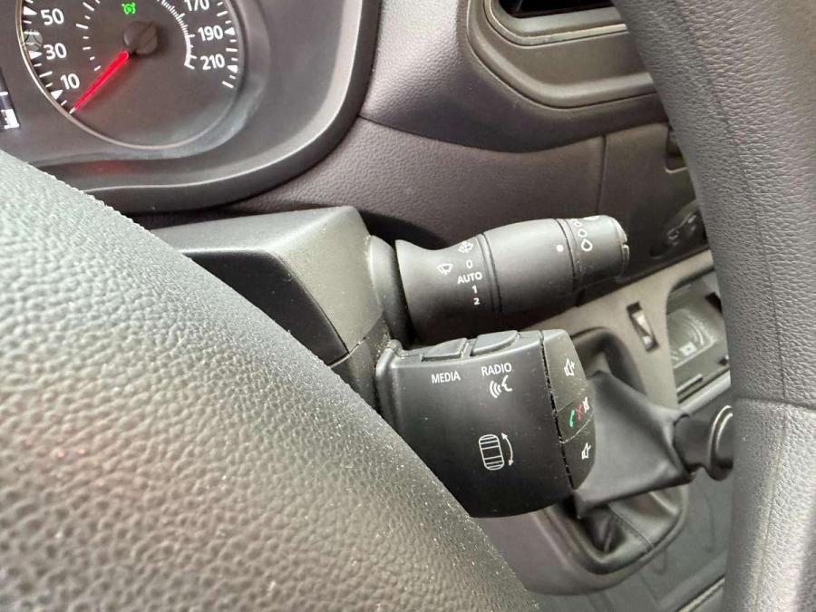 Renault Master 2021 Tallina, ar dzinēja tilpumu 2.30 L un nobraukumu 191 tūkst. km par 20900 €, foto 24 vietnē AUTOMOTO.COM.LV