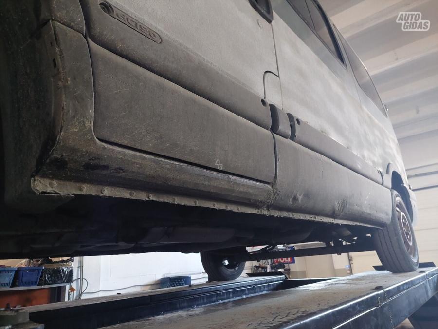 Renault Master 2006 Šauļi, ar dzinēja tilpumu 2.20 L un nobraukumu 380 tūkst. km par 1700 €, foto 5 vietnē AUTOMOTO.COM.LV