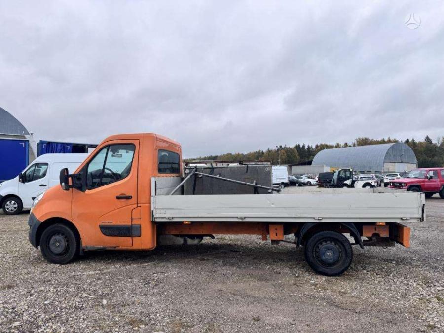 Orange Renault Master 2012 in Radviliskis, with an engine capacity of 2.30 L and mileage of 330 thousand km for 4416 €, photo 7 on AUTOMOTO.COM.LV