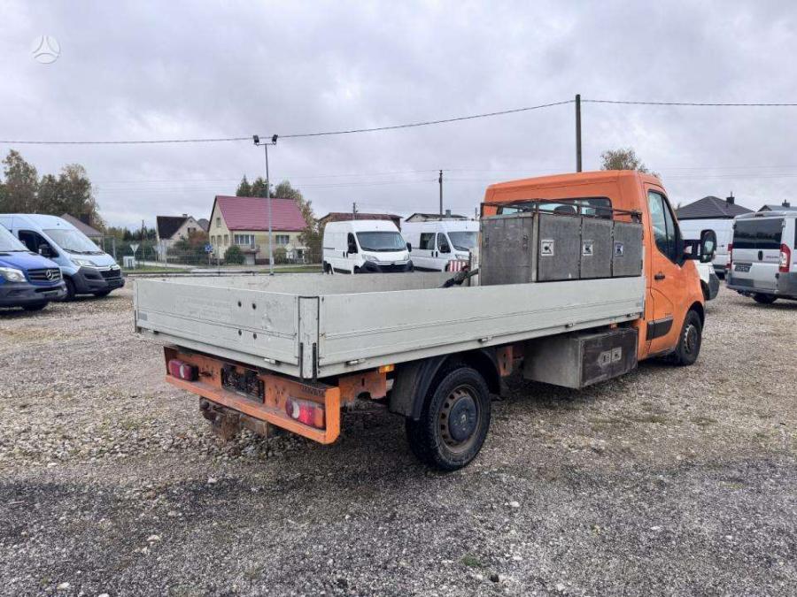 Orange Renault Master 2012 in Radviliskis, with an engine capacity of 2.30 L and mileage of 330 thousand km for 4053 €, photo 4 on AUTOMOTO.COM.LV