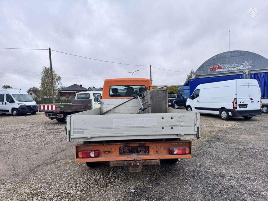 Orange Renault Master 2012 in Radviliskis, with an engine capacity of 2.30 L and mileage of 330 thousand km for 4053 €, photo 5 on AUTOMOTO.COM.LV