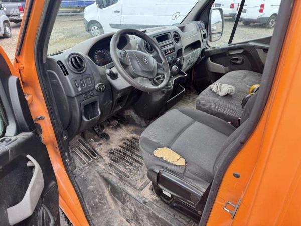 Orange Renault Master 2012 in Radviliskis, with an engine capacity of 2.30 L and mileage of 330 thousand km for 4053 €, photo 8 on AUTOMOTO.COM.LV