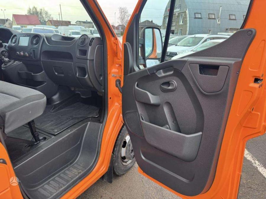 Orange Renault Master 2019 in Radviliskis, with an engine capacity of 2.30 L and mileage of 230 thousand km for 16879 €, photo 23 on AUTOMOTO.COM.LV