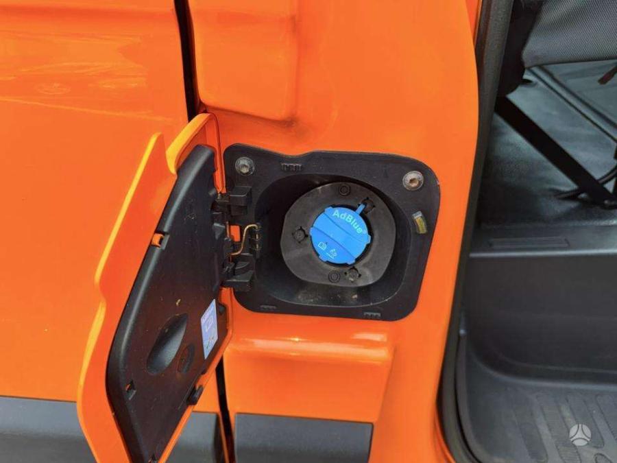 Orange Renault Master 2019 in Radviliskis, with an engine capacity of 2.30 L and mileage of 230 thousand km for 16879 €, photo 25 on AUTOMOTO.COM.LV