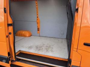 Orange Renault Master 2019 in Radviliskis, with an engine capacity of 2.30 L and mileage of 230 thousand km for 16879 €, photo 26 on AUTOMOTO.COM.LV