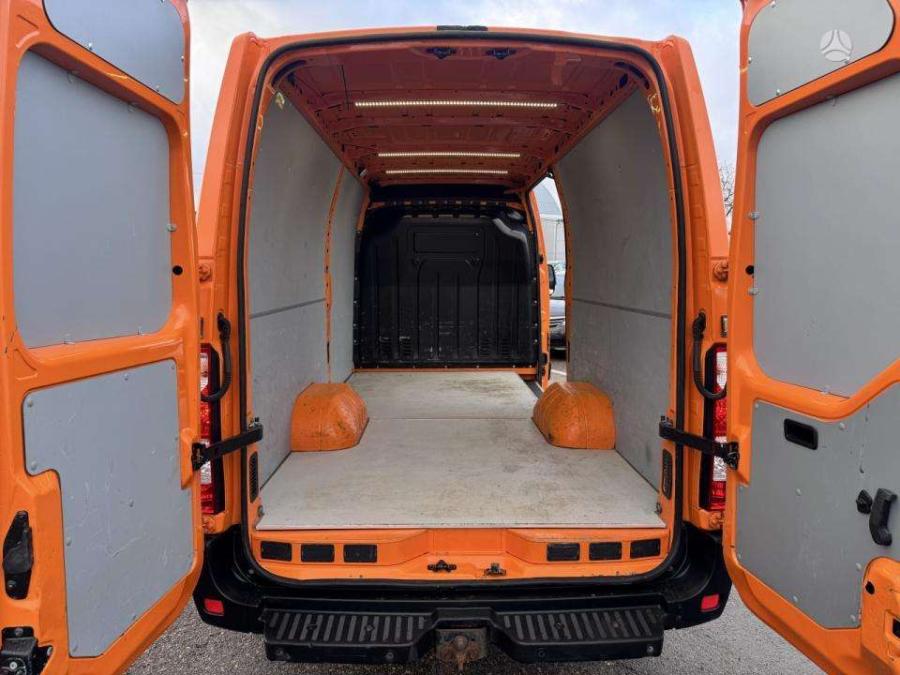 Orange Renault Master 2019 in Radviliskis, with an engine capacity of 2.30 L and mileage of 230 thousand km for 16879 €, photo 29 on AUTOMOTO.COM.LV